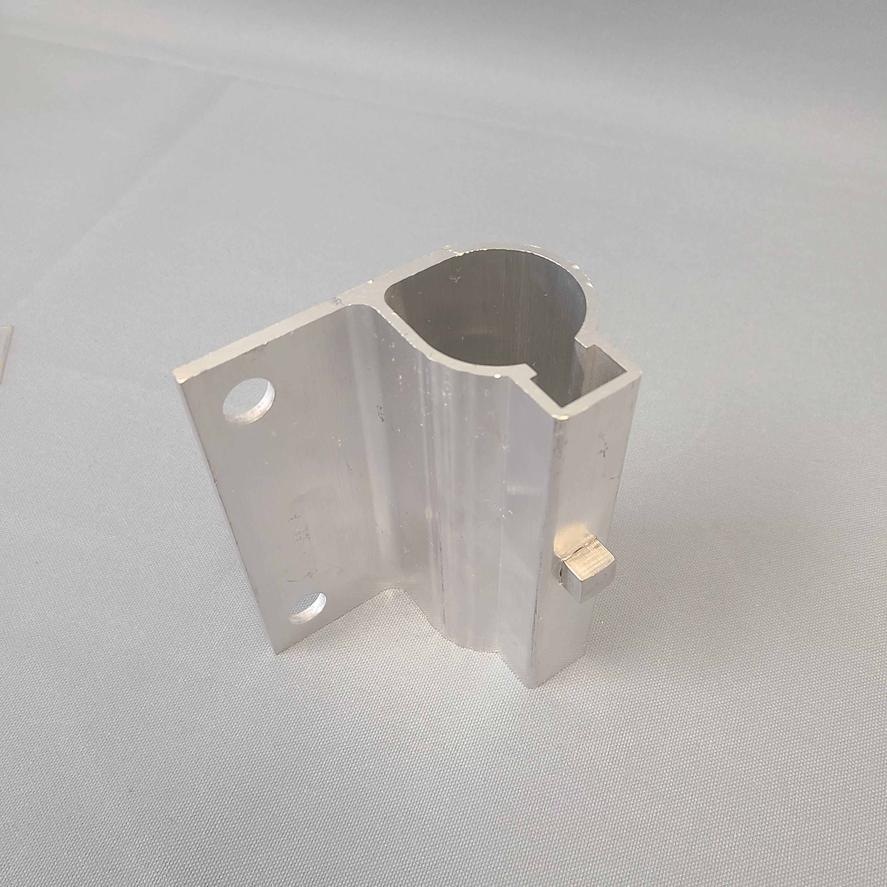 Hewitt Standard 1 1/4" Aluminum Support Bracket